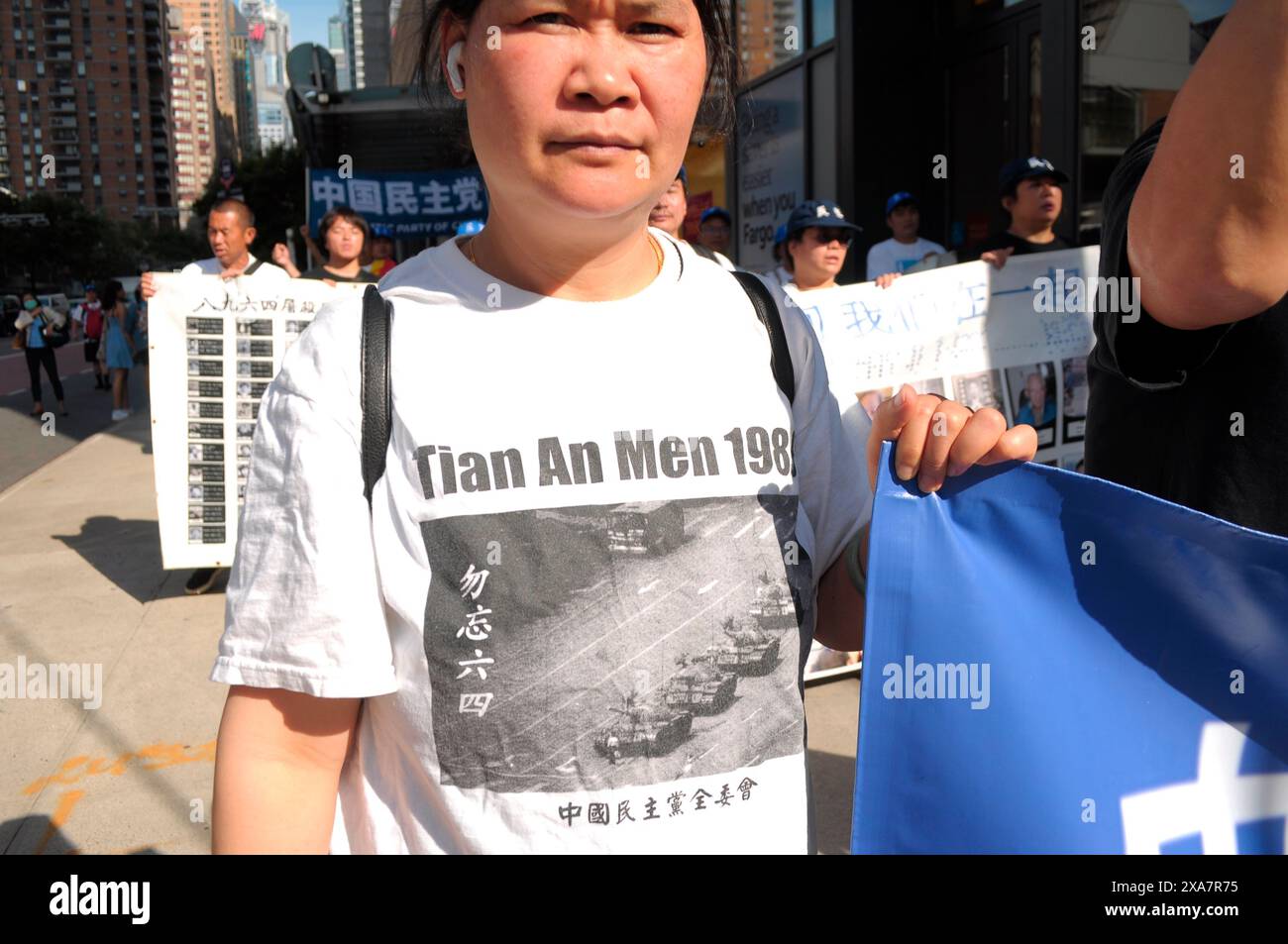 Chinese protester 1989 hi-res stock photography and images - Alamy