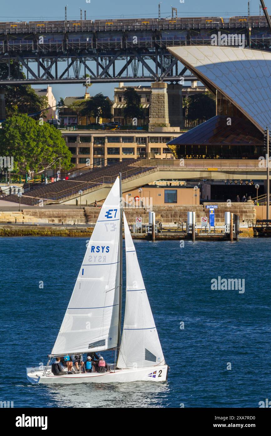 A sailing boat on Farm Cove in Sydney Harbour at Sydney Opera House in ...