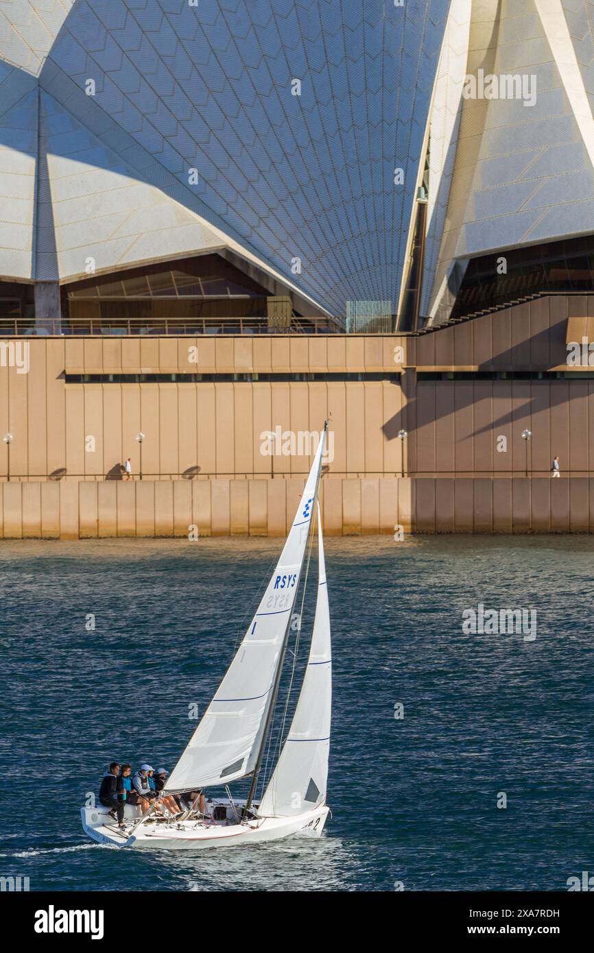 A sailing boat on Farm Cove in Sydney Harbour at Sydney Opera House in ...