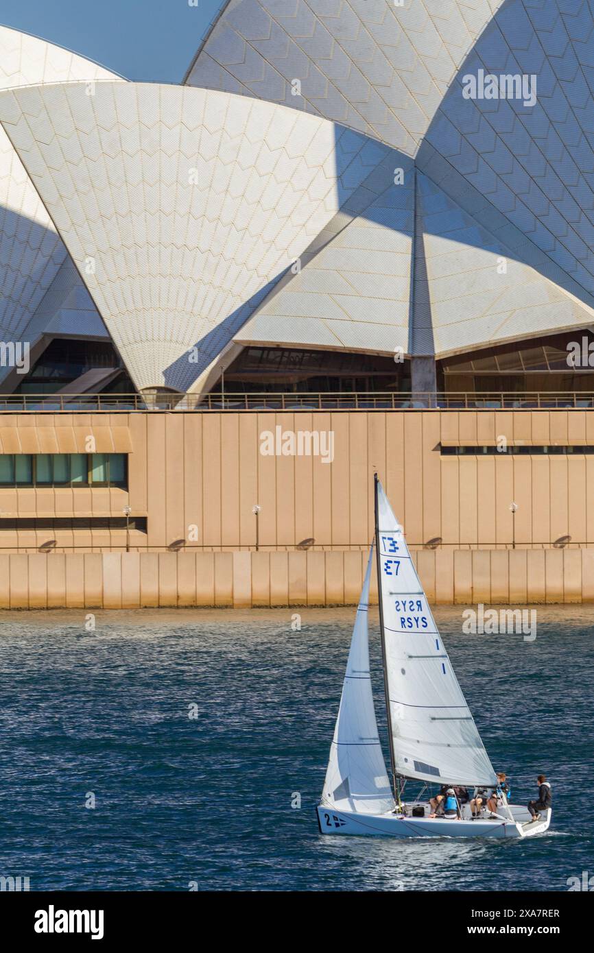 A sailing boat on Farm Cove in Sydney Harbour at Sydney Opera House in ...