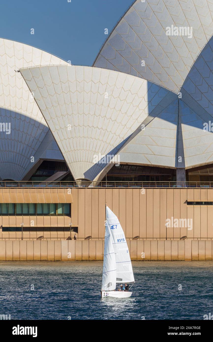 A sailing boat on Farm Cove in Sydney Harbour at Sydney Opera House in ...