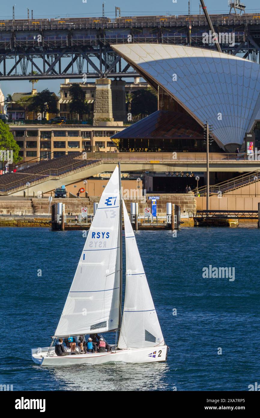 A sailing boat on Farm Cove in Sydney Harbour at Sydney Opera House in ...