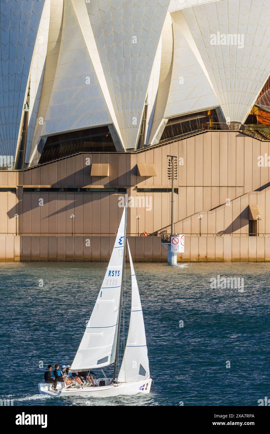 A sailing boat on Farm Cove in Sydney Harbour at Sydney Opera House in ...