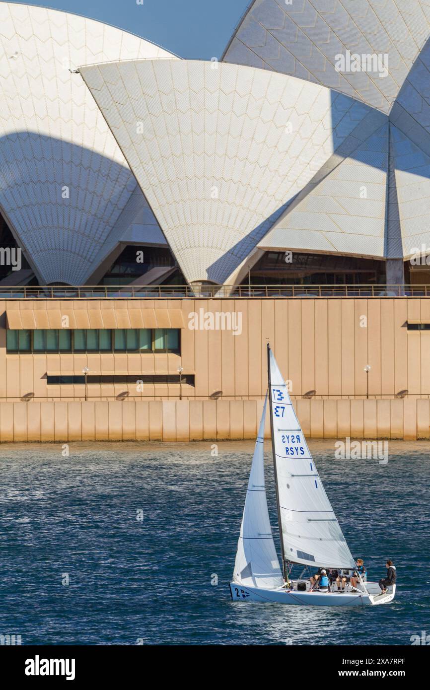 A sailing boat on Farm Cove in Sydney Harbour at Sydney Opera House in ...