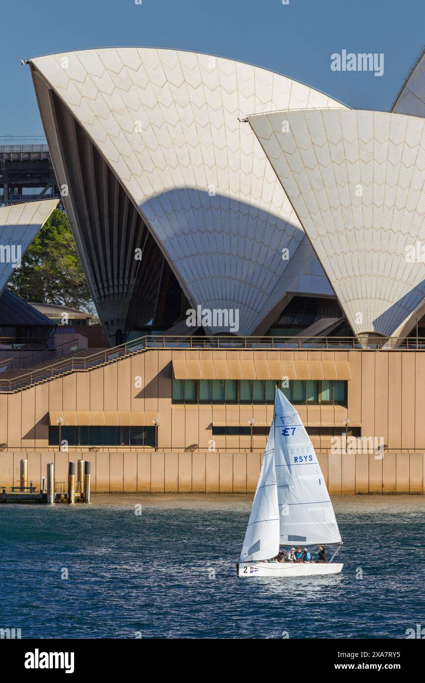A sailing boat on Farm Cove in Sydney Harbour at Sydney Opera House in ...