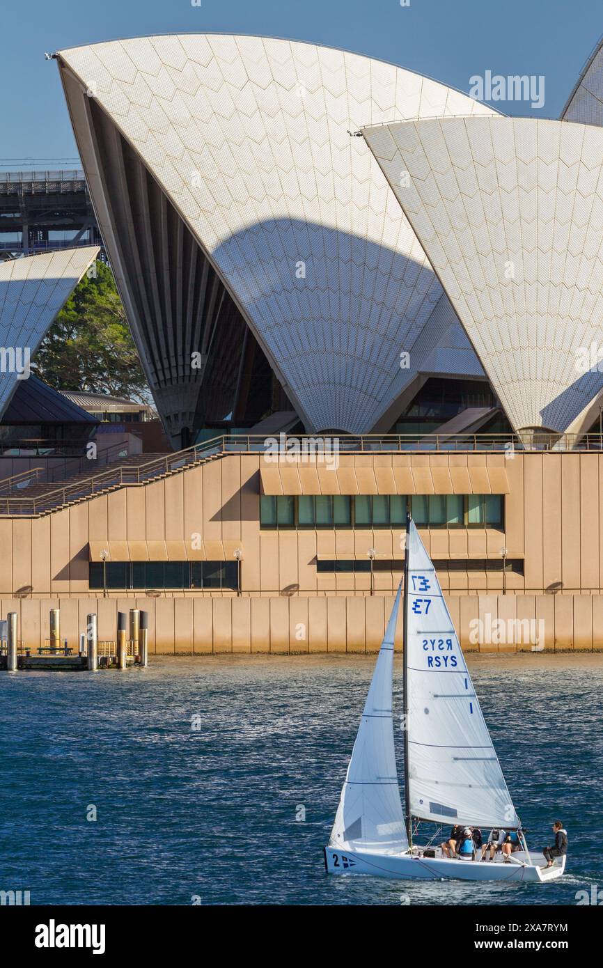 A sailing boat on Farm Cove in Sydney Harbour at Sydney Opera House in ...