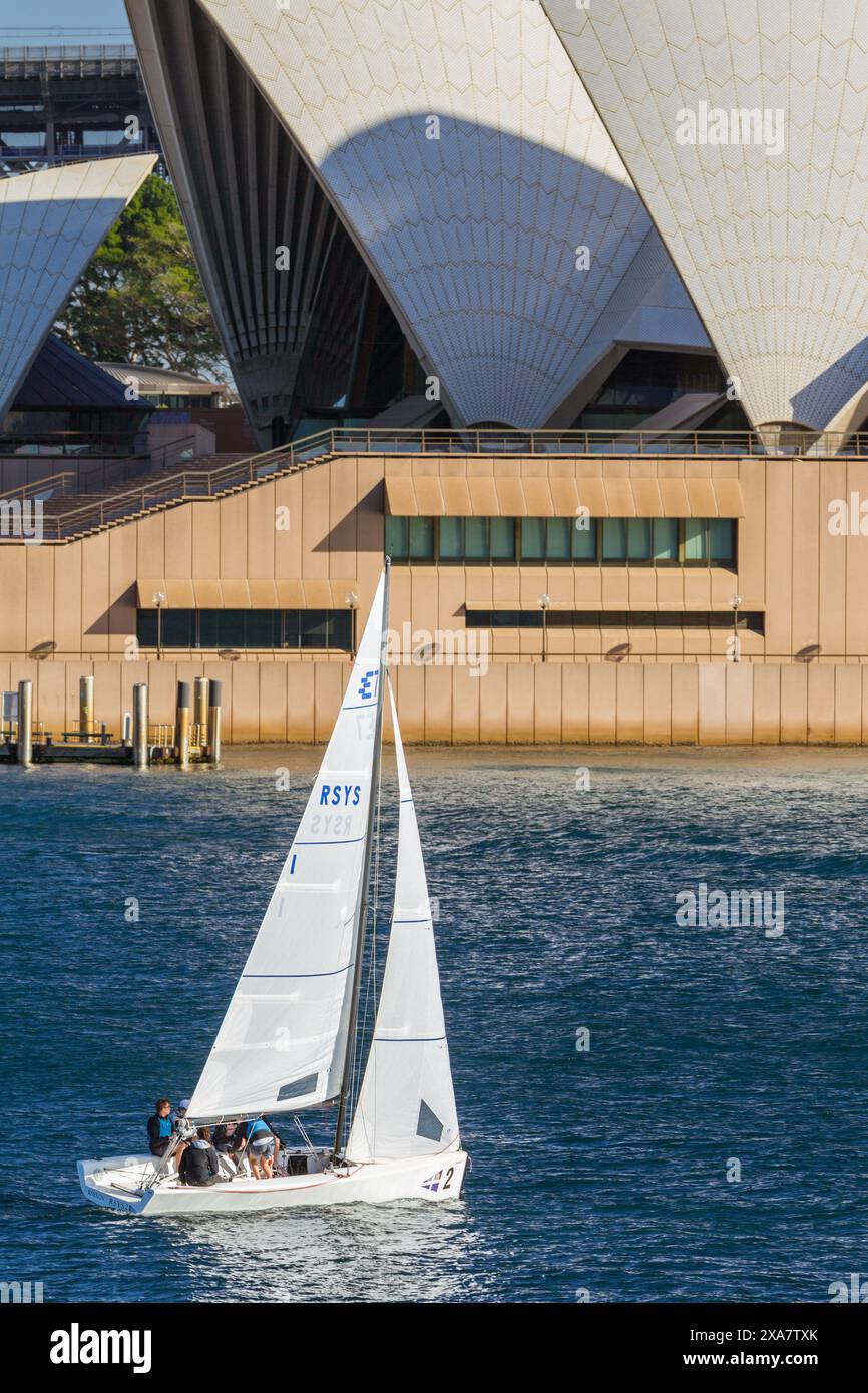 A sailing boat on Farm Cove in Sydney Harbour at Sydney Opera House in ...
