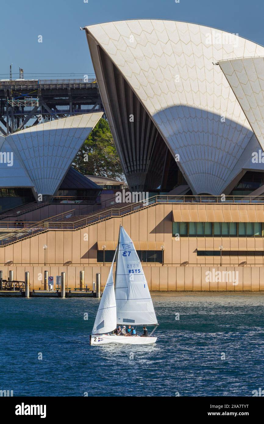 A sailing boat on Farm Cove in Sydney Harbour at Sydney Opera House in ...