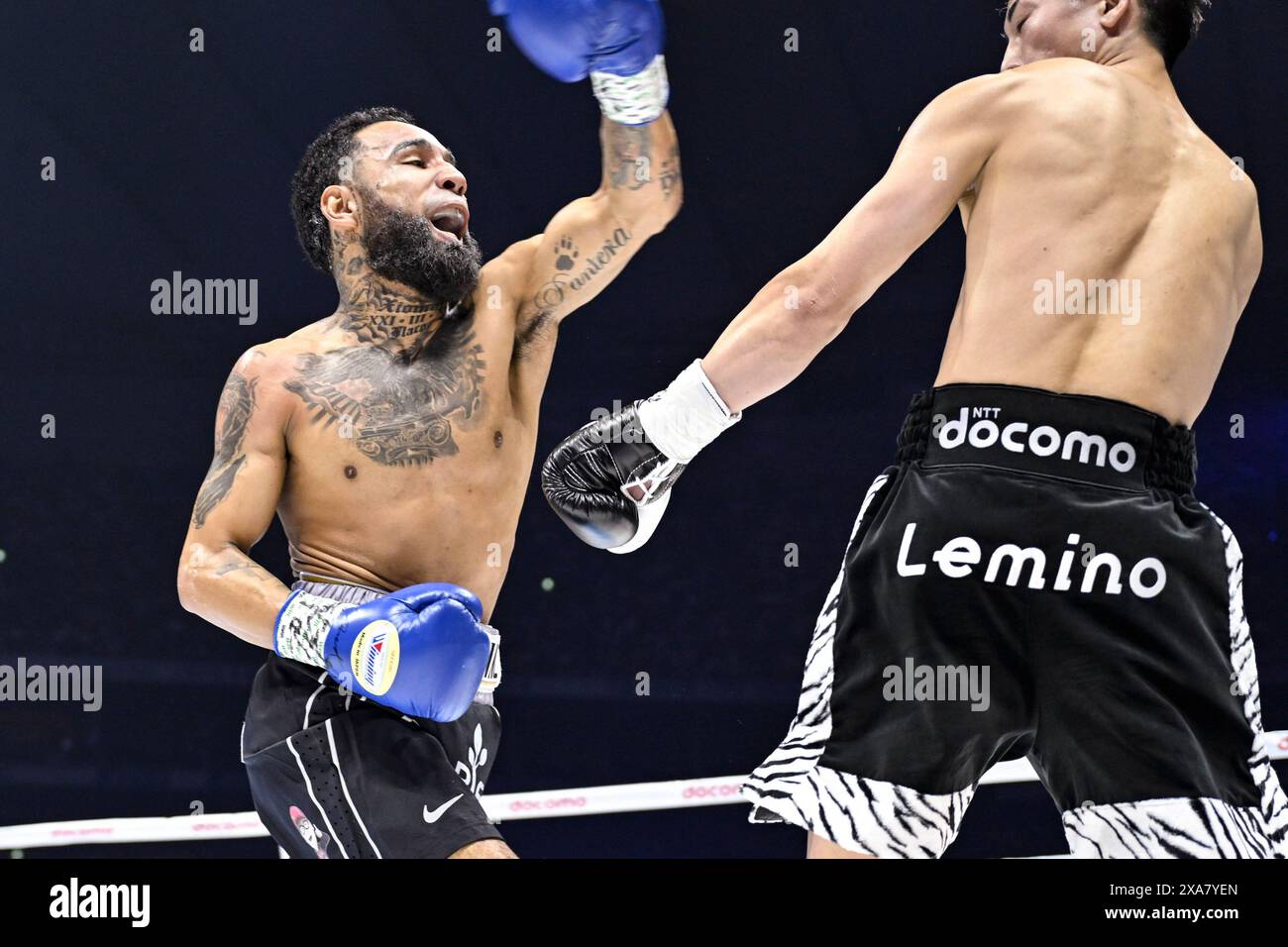Naoya Inoue (blacck gloves) of Japan and Luis Nery (blue gloves) of ...