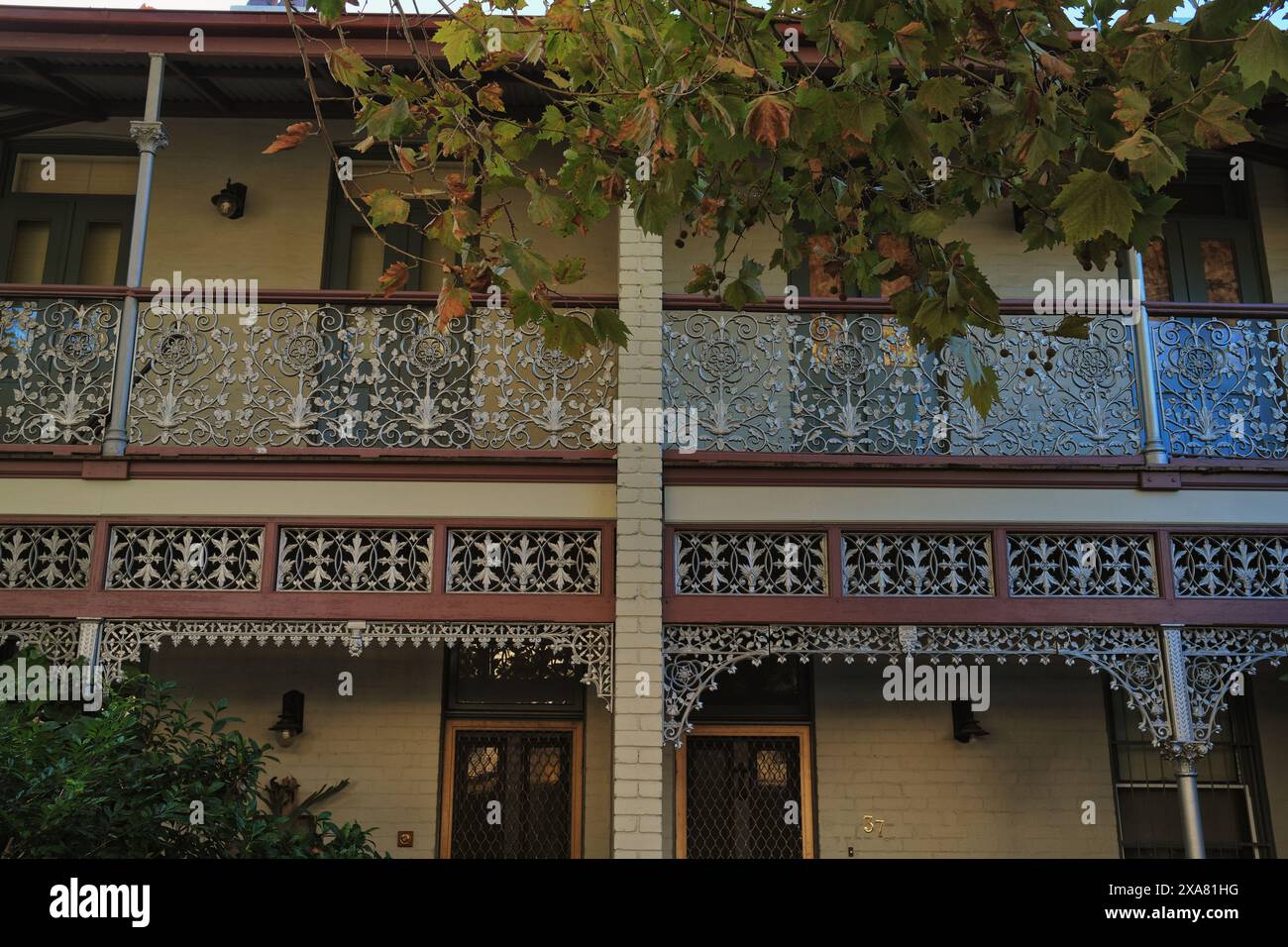Matching cast iron lace, Sydney lace on adjoining terrace houses on ...