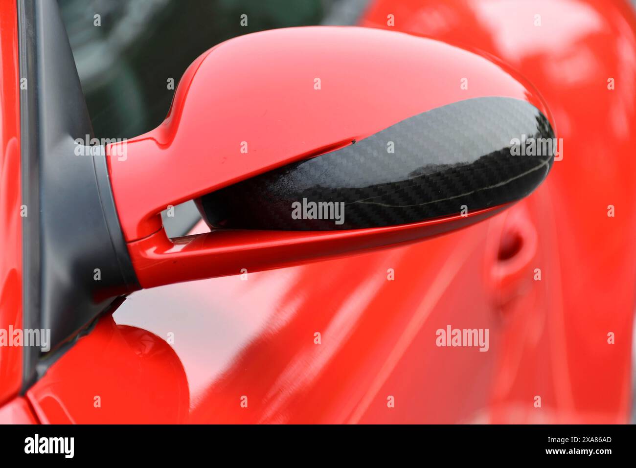 Porsche side mirrors hi-res stock photography and images - Alamy