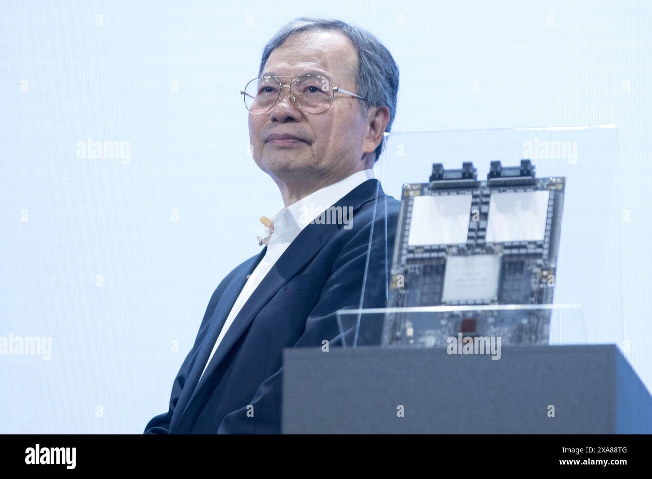 Charles Liang ,Supermicro founder and CEO delivers keynote speech in ...