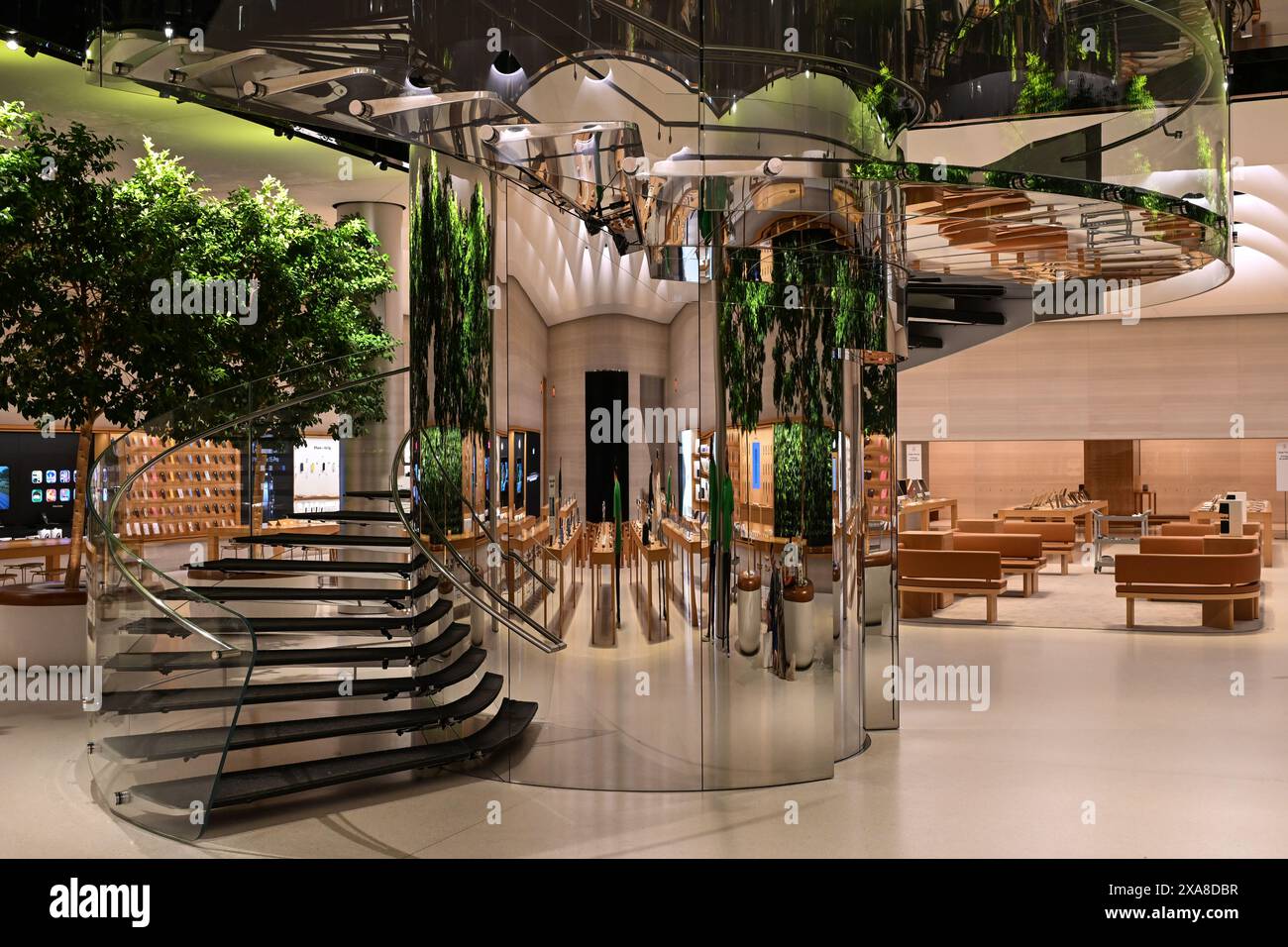 Apple Store NYC - Modern Retail Store Interior with Spiral Glass ...