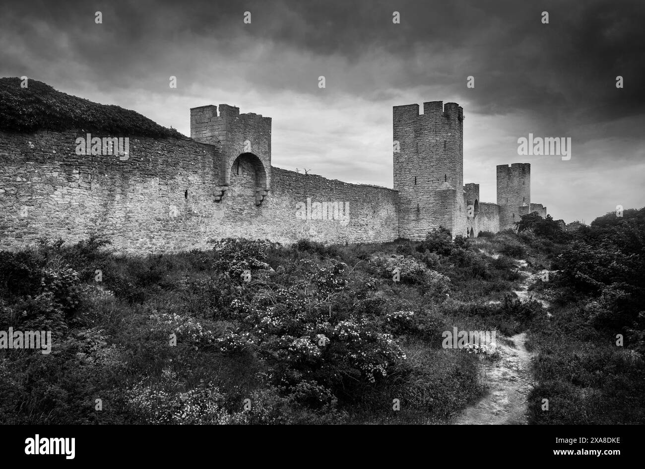 Visby medieval wall and old town in Gotland Stock Photo - Alamy