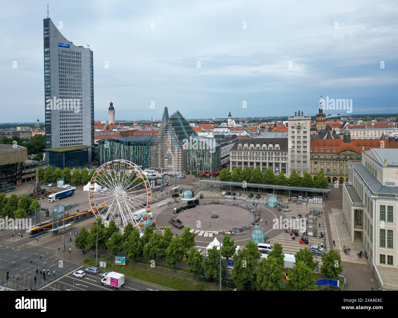 Leipzig, Germany. 05th June, 2024. Workers are busy setting up the "Fan ...