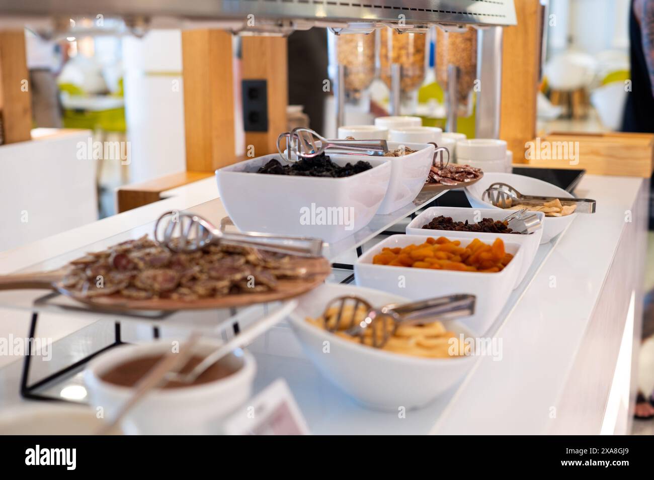 Setting up the buffet hi-res stock photography and images - Alamy