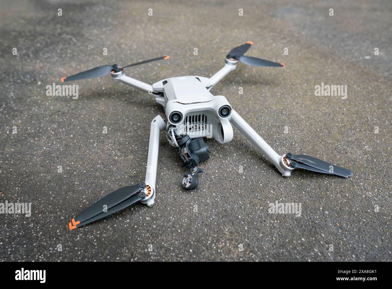 Crashed drone hi-res stock photography and images - Alamy