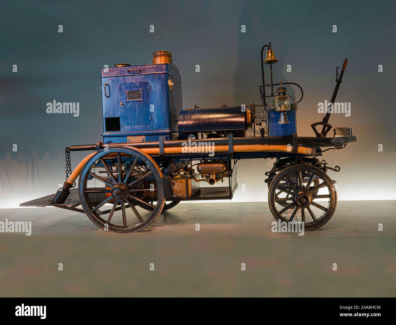 Daimler motorised fire pump hi-res stock photography and images - Alamy