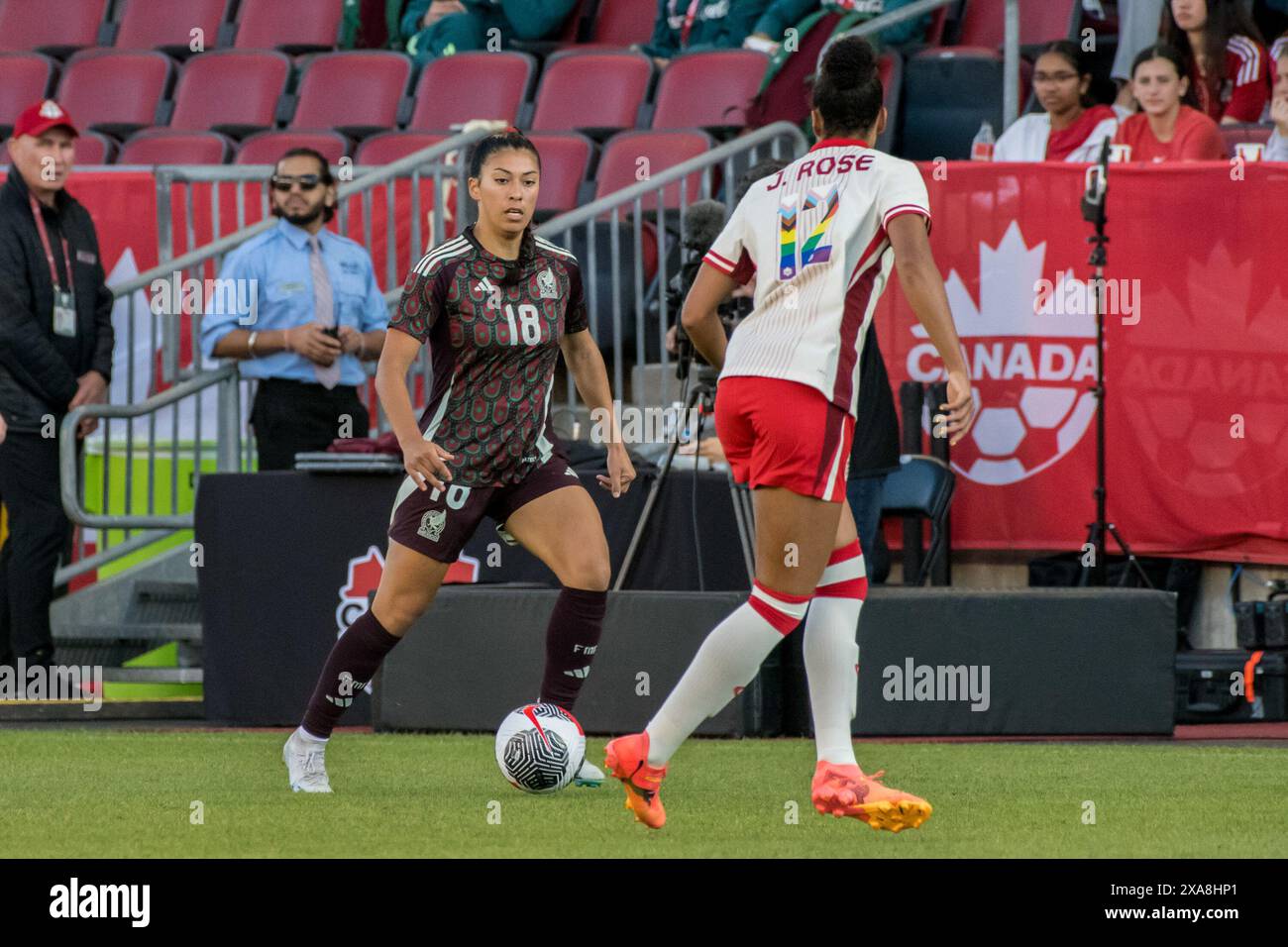 Toronto, Canada. 04th June, 2024. Jade Rose #12 (R) of Canada and Reyna ...