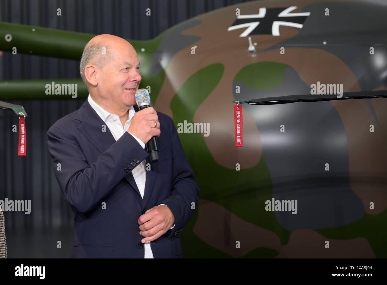 Zu Besuch auf einem Stand der Rheinmetall, Vorstellung einer in ...