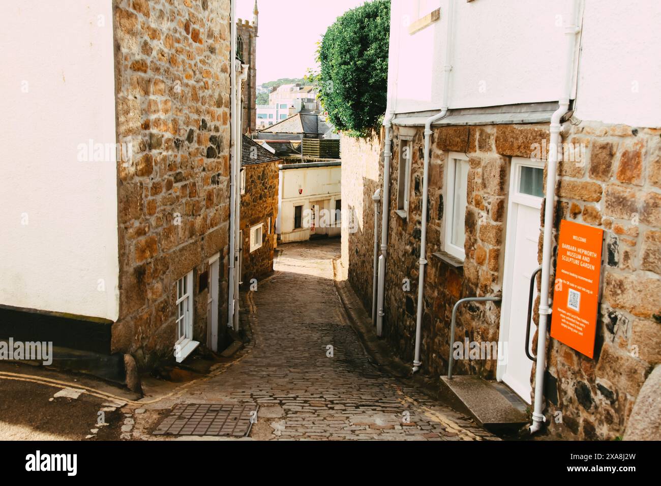 Back Street, Barnoon Hill a typical Cornish street scene in St. Ives ...