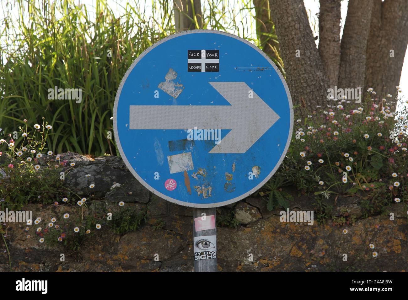 Cornwall second home protest hi-res stock photography and images - Alamy