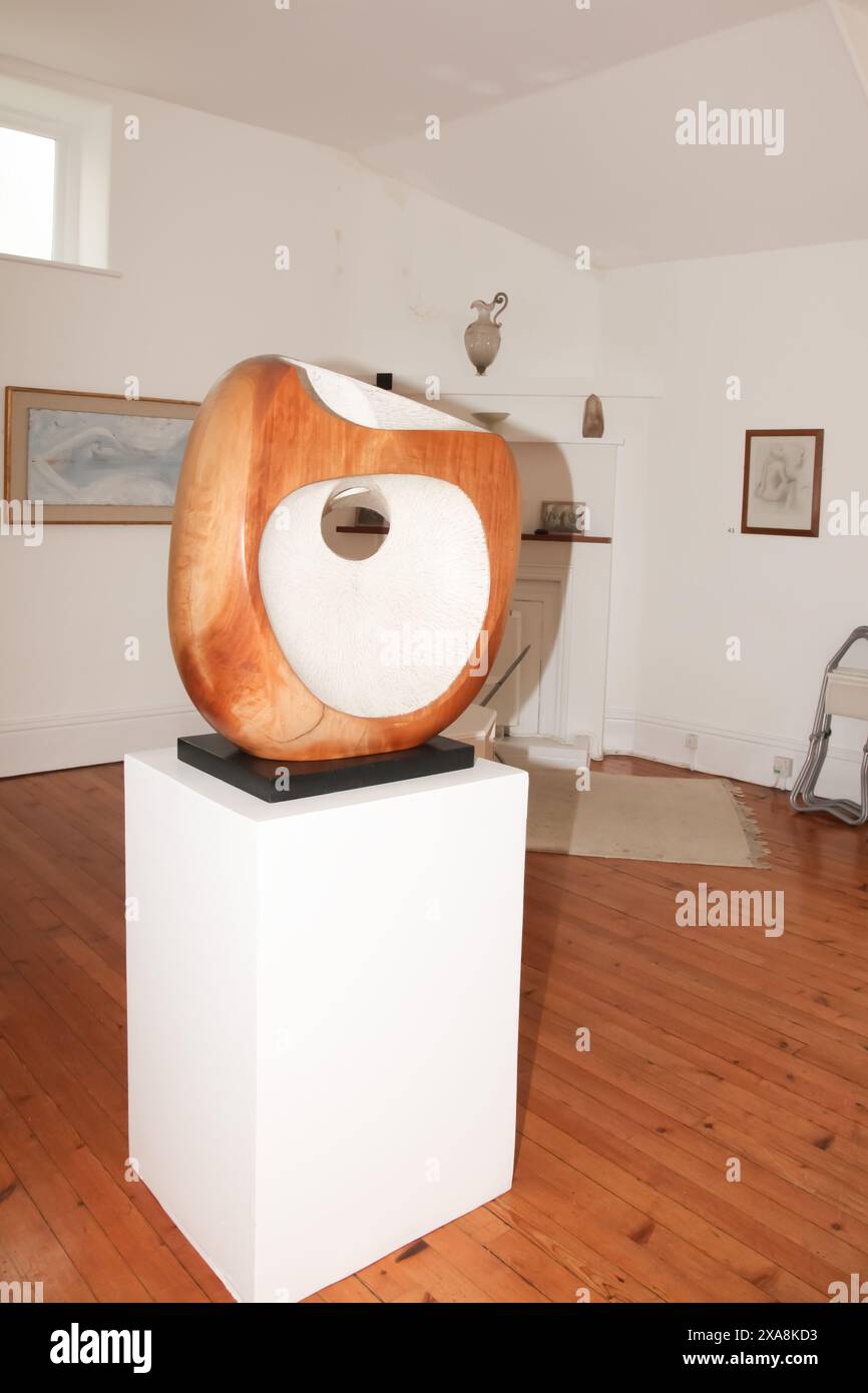 Barbara Hepworth Museum and Sculpture Garden, Guarea wood Sculpture ...