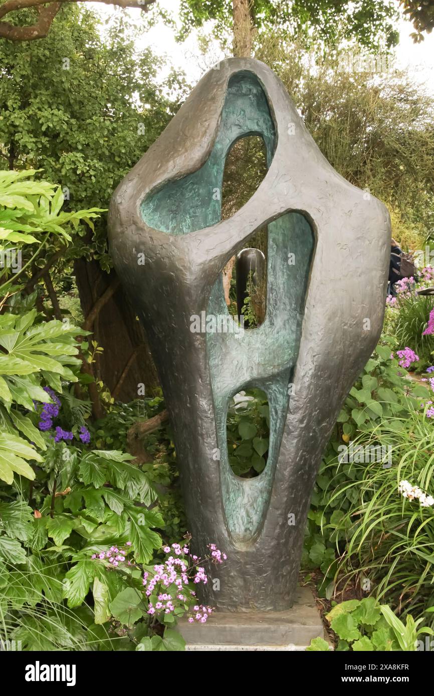 Barbara hepworth figure for landscape hi-res stock photography and ...