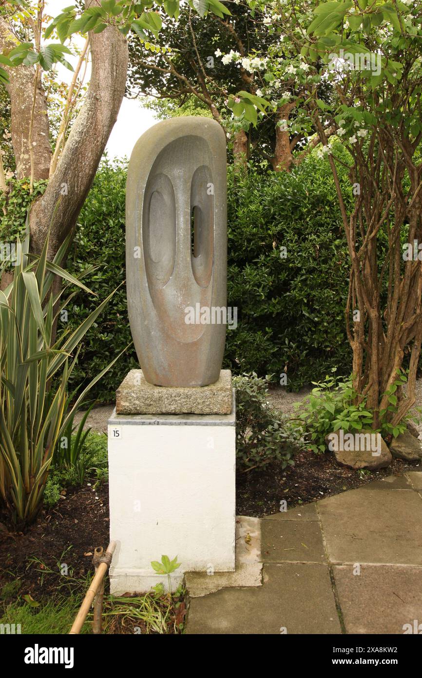 Barbara Hepworth Sculpture Garden 'Fugue II' 1956 Limestone, St. Ives ...