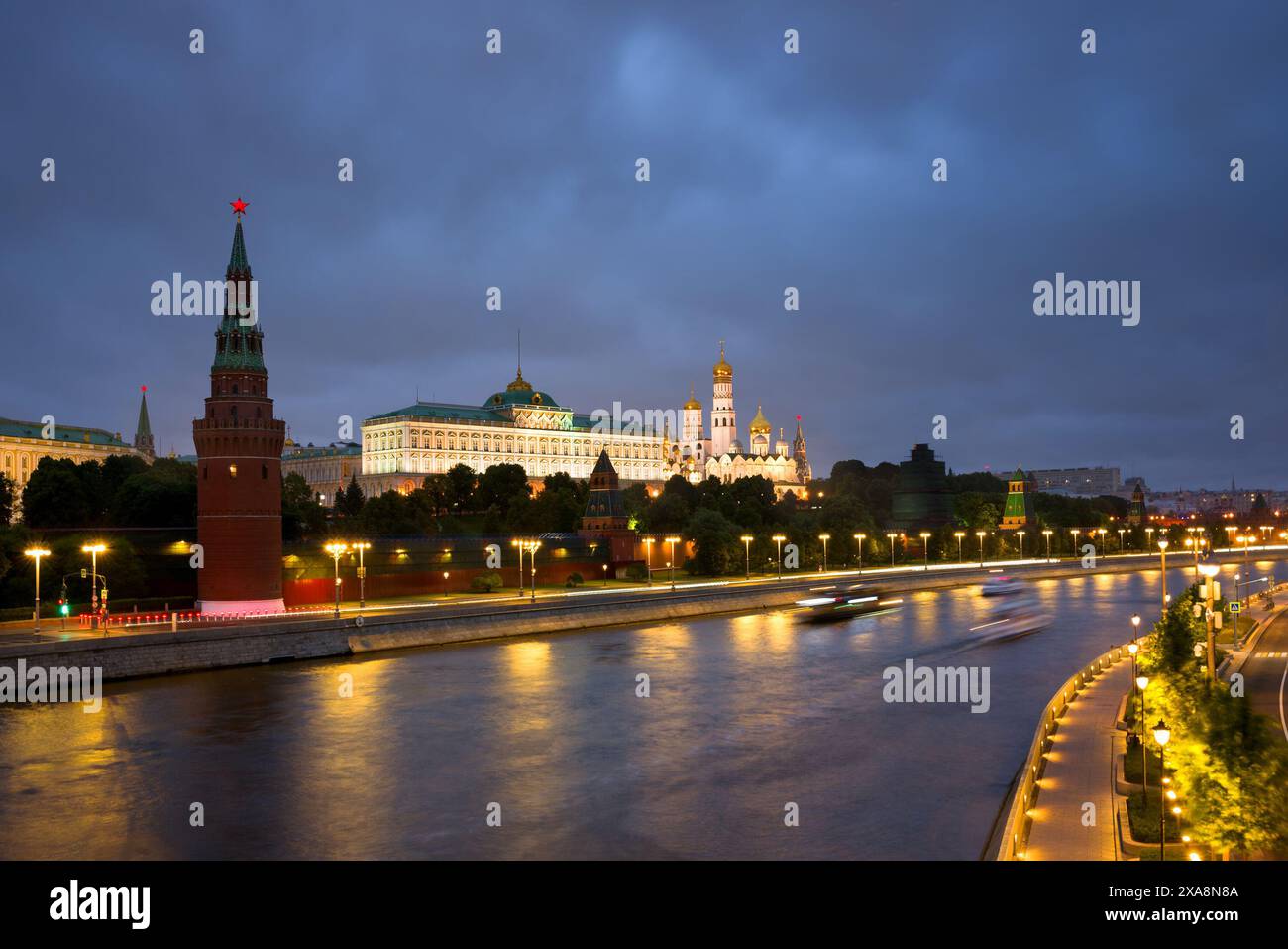 Night kremlin view hi-res stock photography and images - Alamy