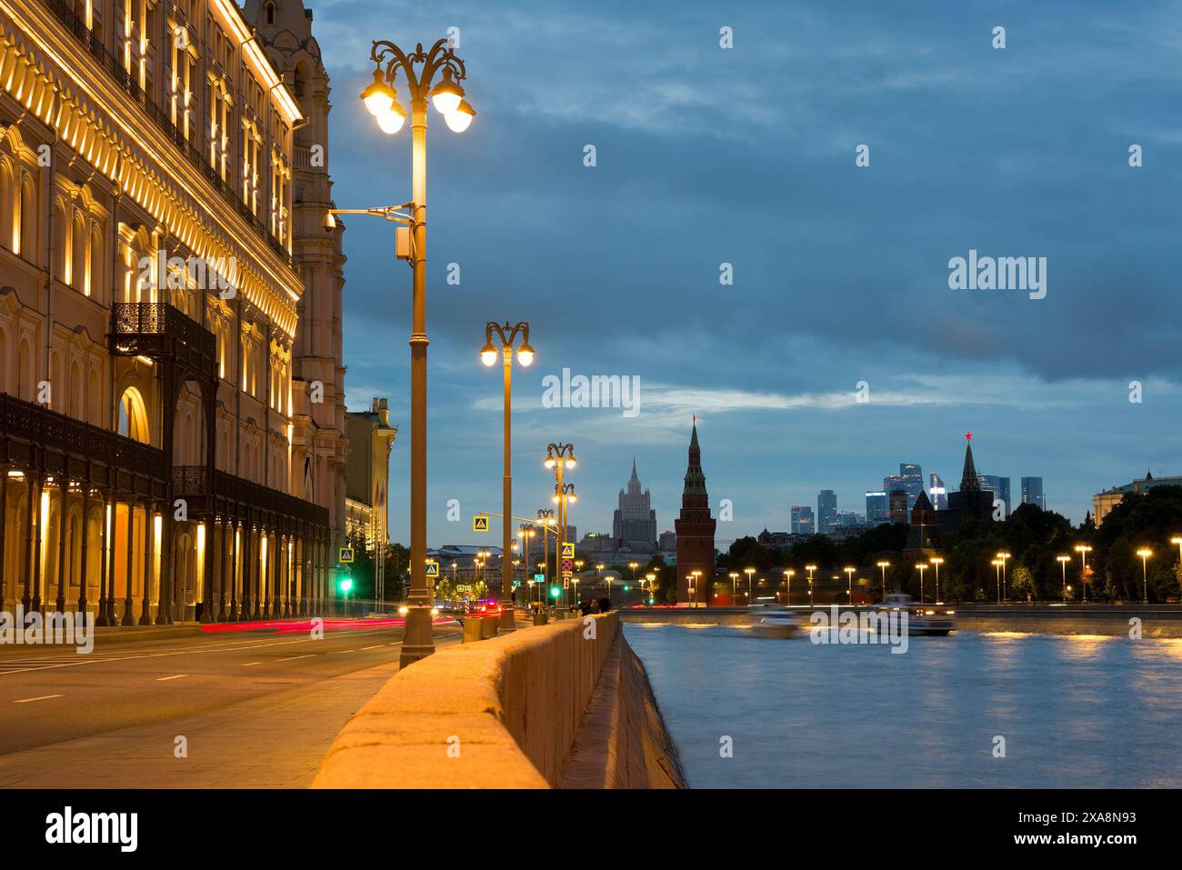 View embankment in city hi-res stock photography and images - Alamy
