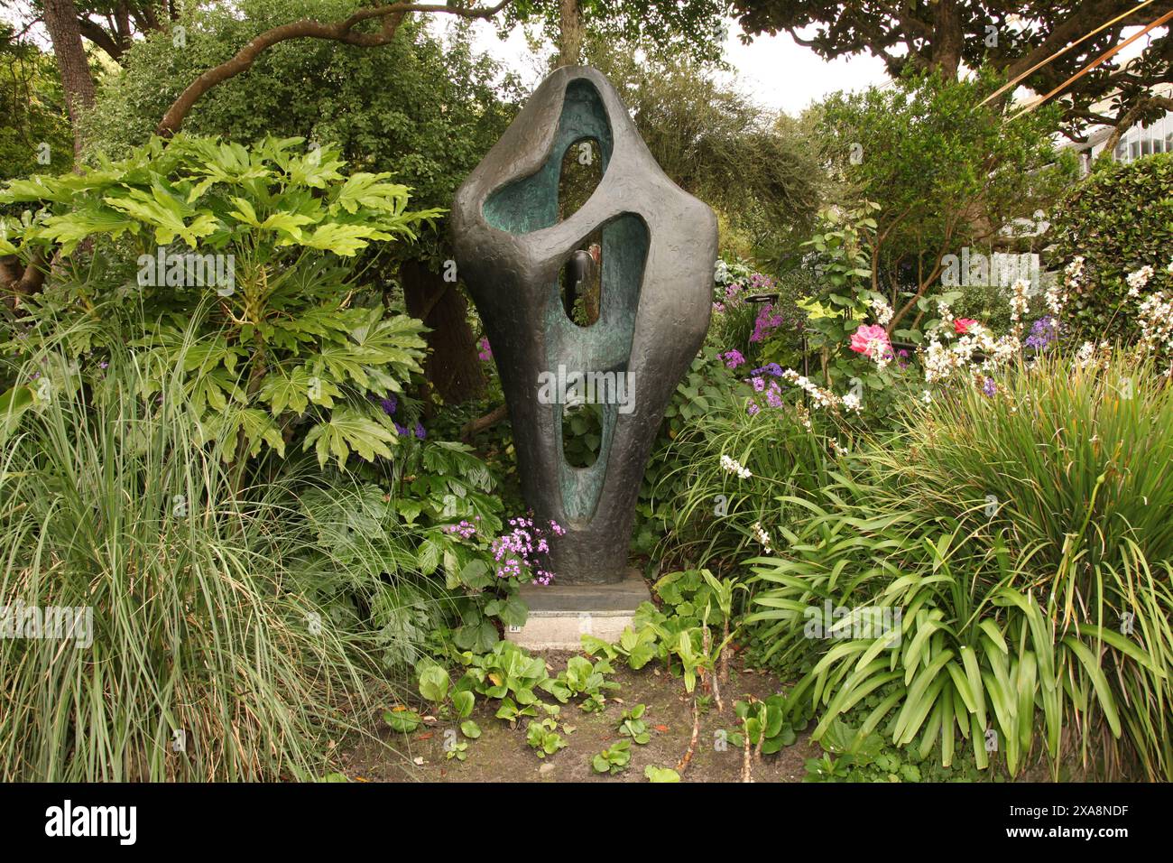 Barbara Hepworth Sculpture Garden 'Figure for Landscape' 1959 Bronze ...