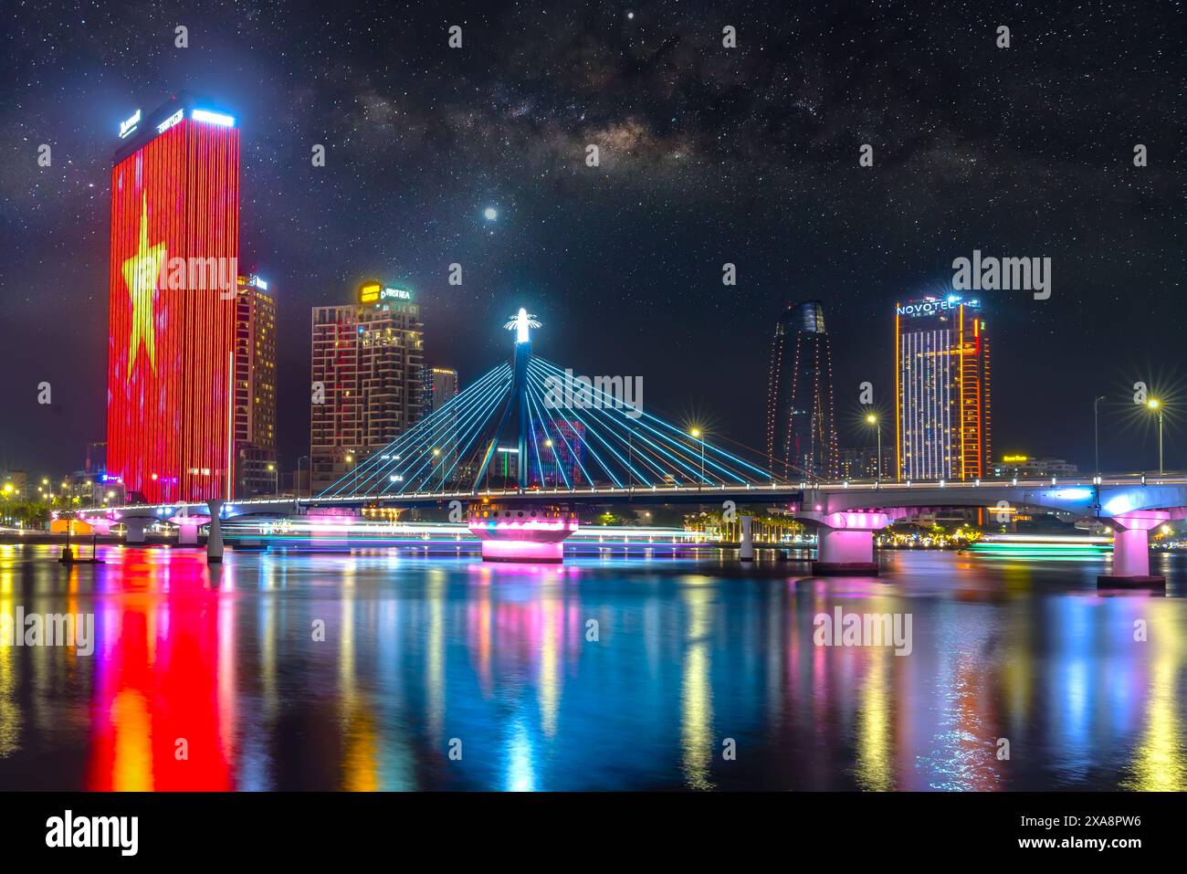 Han River Bridge and administrative center building at night, the ...