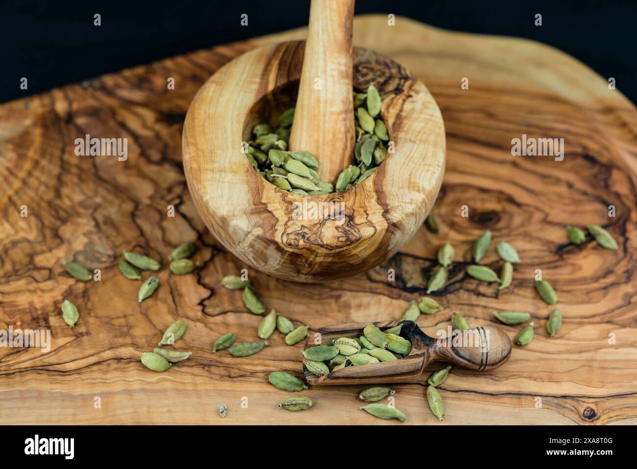 true cardamom (Elettaria cardamomum, Amomum cardamon), Cardamom fruits ...