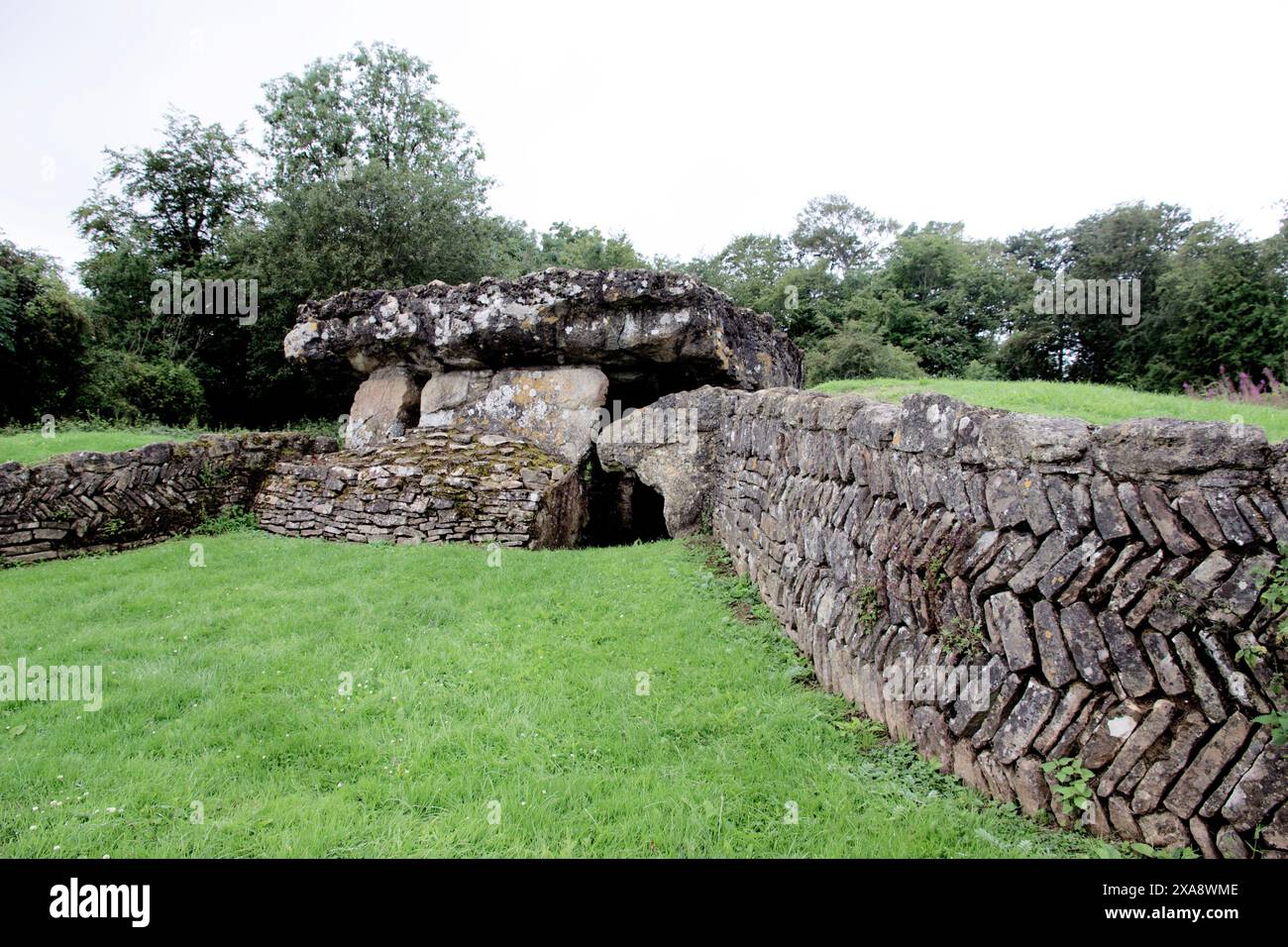 Tinkinswood Burial Chamber, in the Vale of Glamorgan is a Neolithic ...