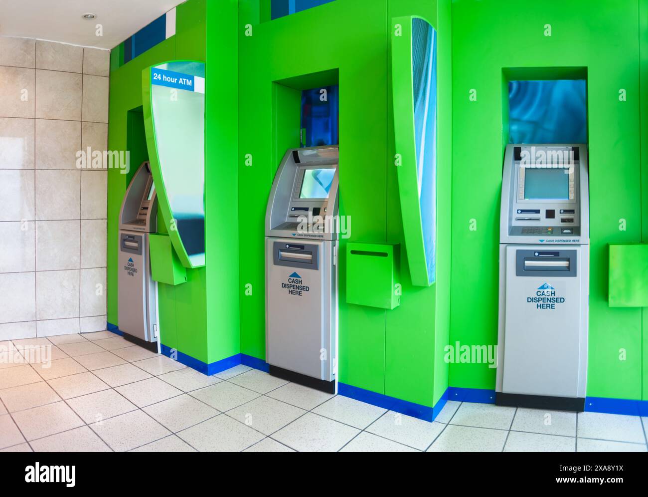 Enclosed shopping mall hi-res stock photography and images - Alamy