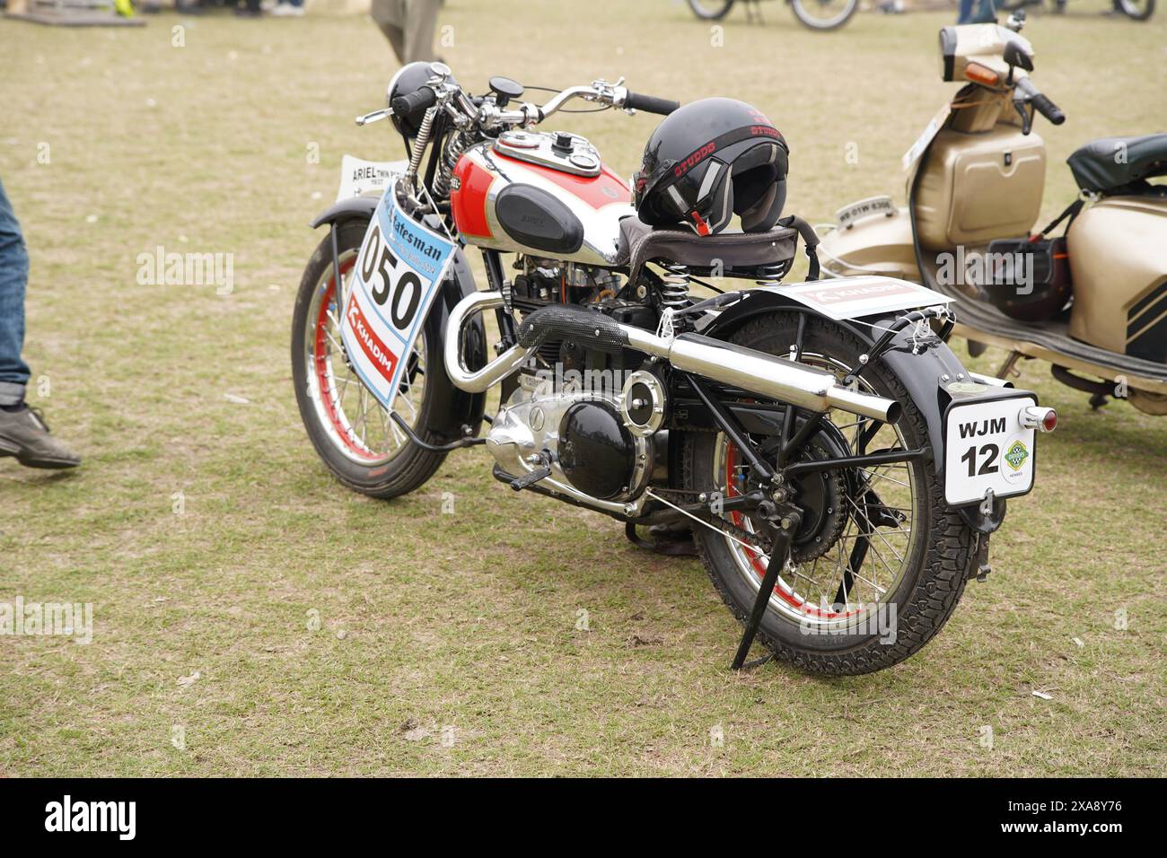 Ariel motorcycle 350 hi-res stock photography and images - Alamy