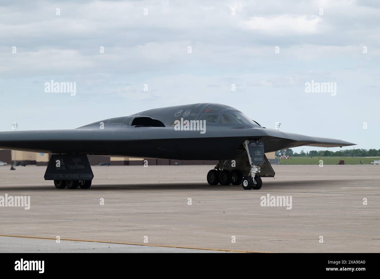 A U.S. Air Force B-2 Spirit stealth bomber taxis at Whiteman Air Force ...