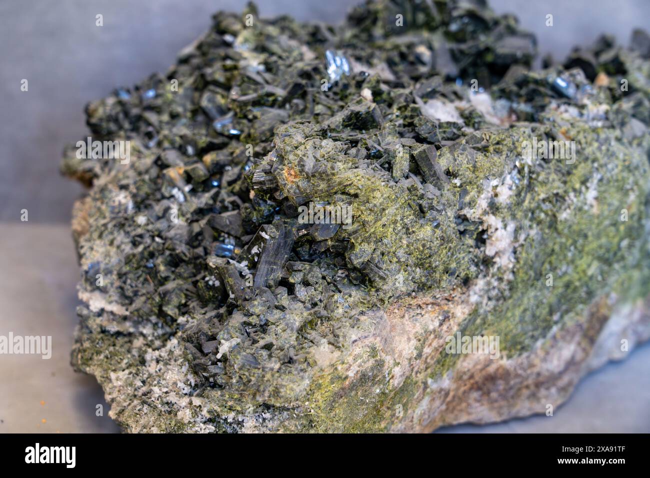 Epidote hi-res stock photography and images - Alamy
