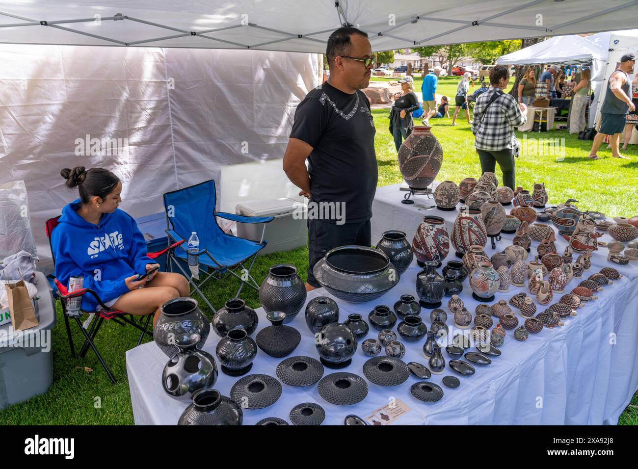 A vendor & artist from Mexico sells Mata Ortiz style pottery at the ...