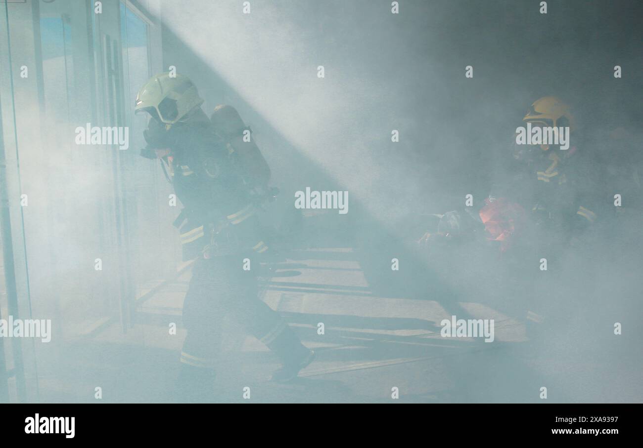 Firefighters demonstration hi-res stock photography and images - Alamy