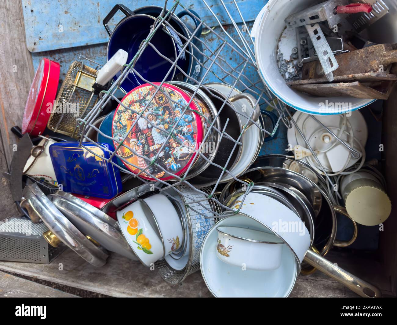 Old kitchen utensils for metal scrap recycling Stock Photo - Alamy