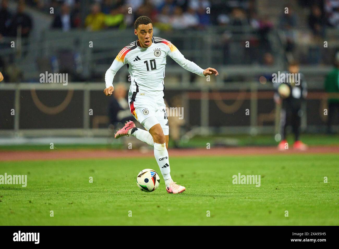 Jamal musiala body hi-res stock photography and images - Alamy