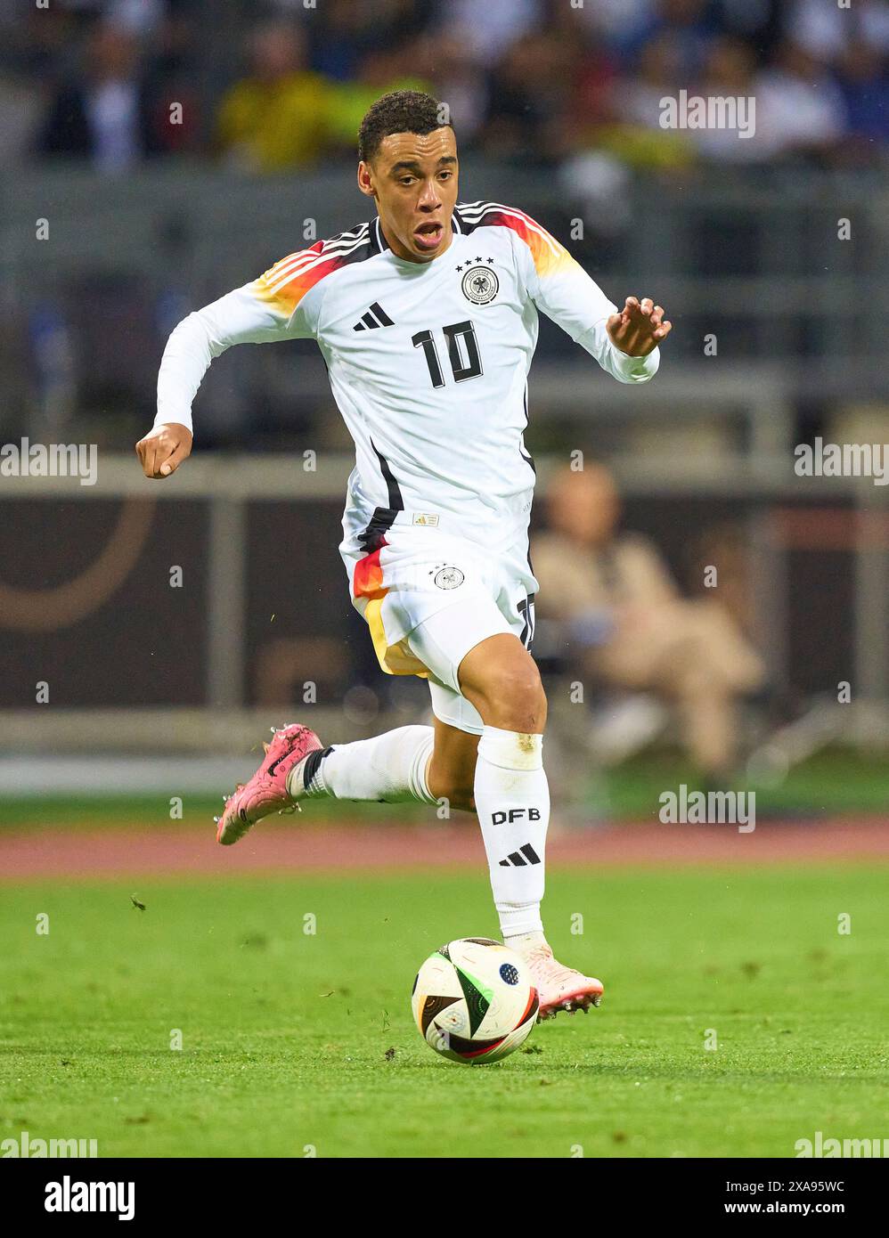 Jamal musiala body hi-res stock photography and images - Alamy