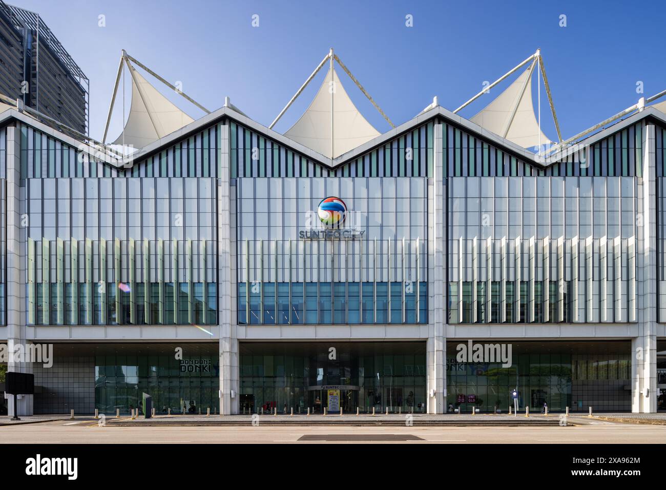 Suntec Singapore Convention & Exhibition Centre exterior streetscape ...
