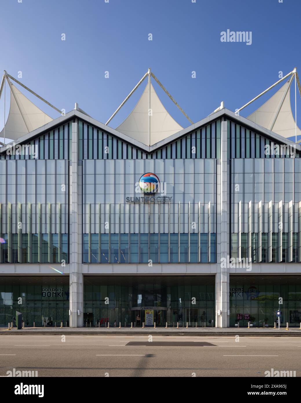 Suntec Singapore Convention & Exhibition Centre exterior streetscape ...