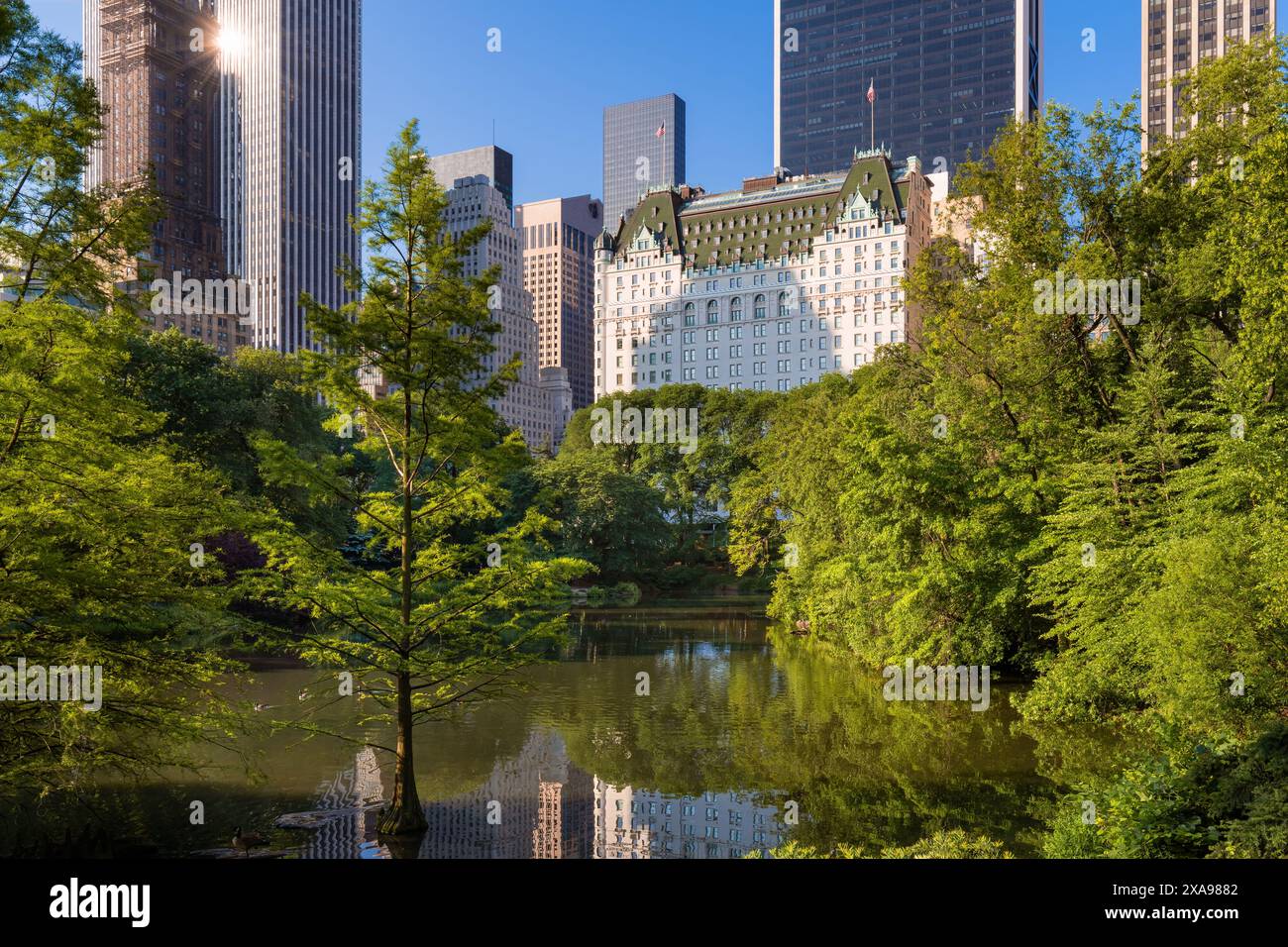 Iconic landmarks in scenic plaza hi-res stock photography and images ...