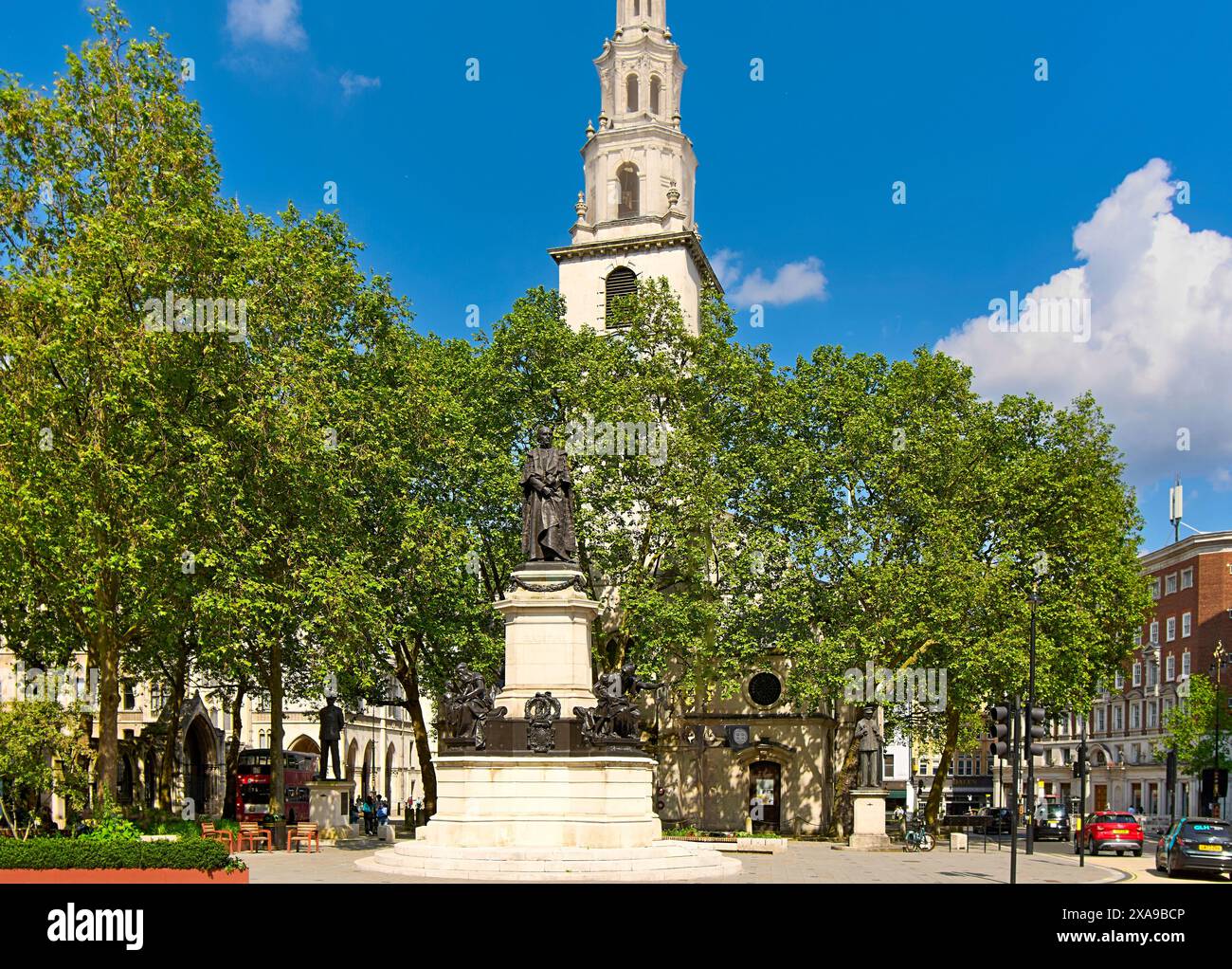 St Clement Danes an Anglican church in the City of Westminster London ...