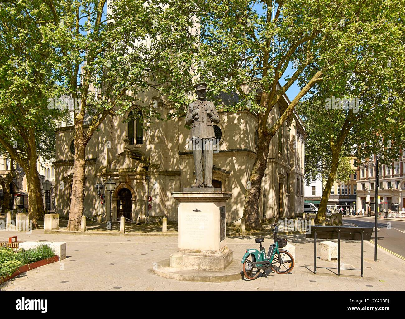 St Clement Danes an Anglican church in the City of Westminster London ...