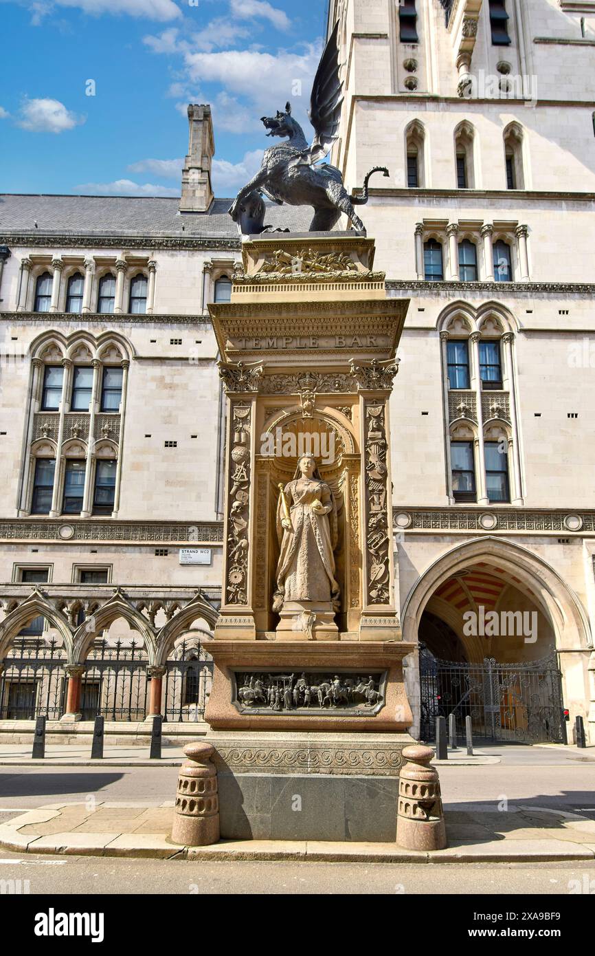 Temple Bar Memorial the Strand dragon sculpture bearing arms of City of ...